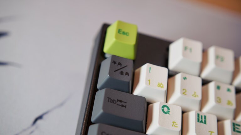 無限に使える？Varmilo 静電容量 メカニカルキーボード レビュー | Tech Neighbor