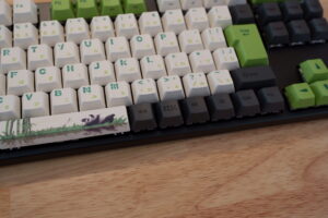 無限に使える？Varmilo 静電容量 メカニカルキーボード レビュー | Tech Neighbor